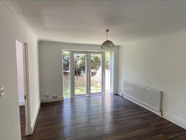 4 Bed Flat, Westerham Walk, RG2