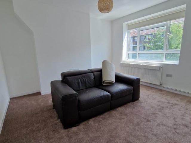 4 Bed Flat, White City Estate, W12