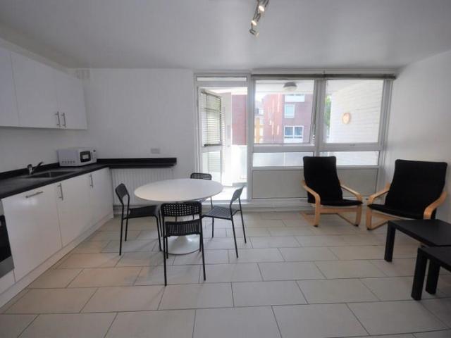 4 Bed Flat with Living Room & Part Bills Included
