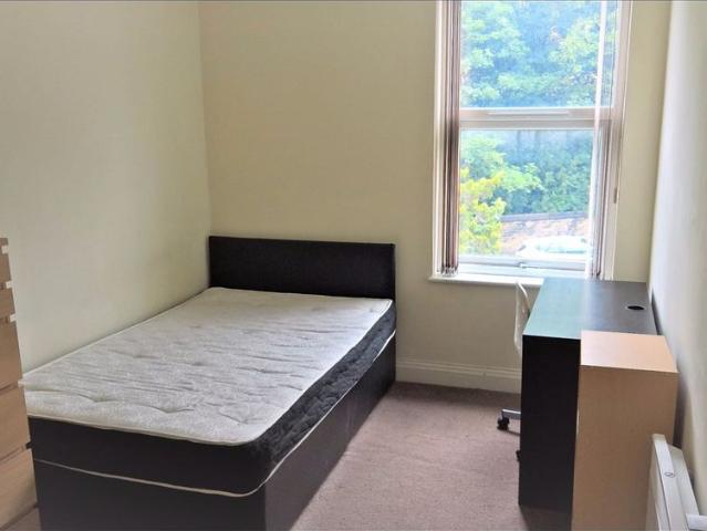 4 Bed Flat, Woodsley Road, LS2