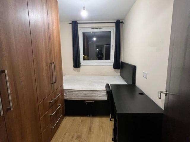 4 Bed Flat, Wren House, E3
