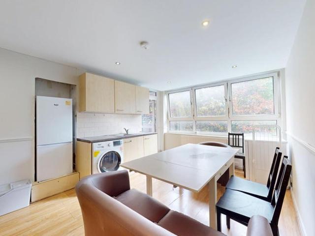 4 bed flat, 5 mins walk from WATERLOO