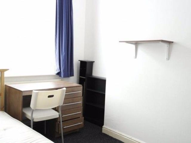 4 Bed Grafton Street Newland Avenue