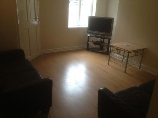4 BED HOUSE