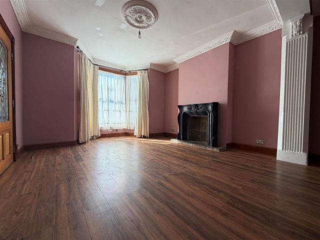 4 Bed House To Let
