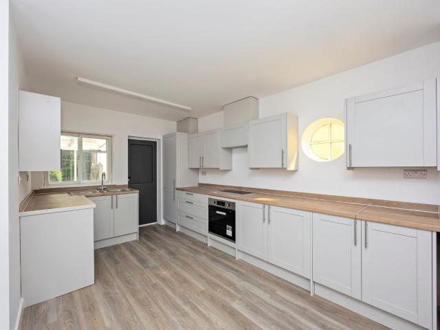4 Bed House To Let