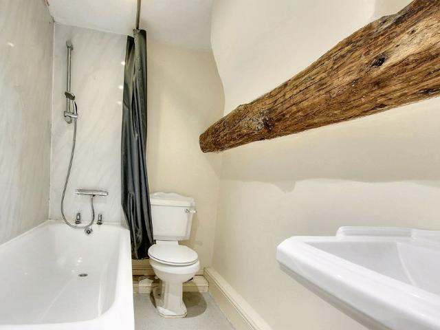 4 bed house to rent in Millstone Lane, Leicester, LE1