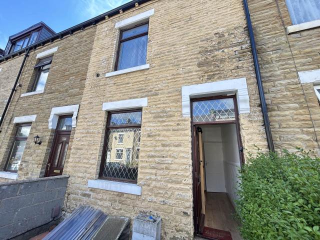 4 bed house to rent in Stanmoore Place, Bradford, BD7
