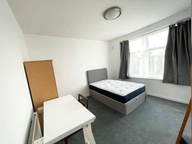 4 bed house to rent