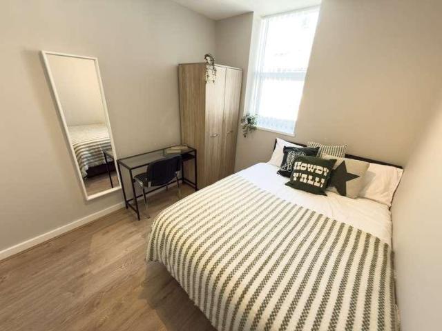 4 bed house to rent