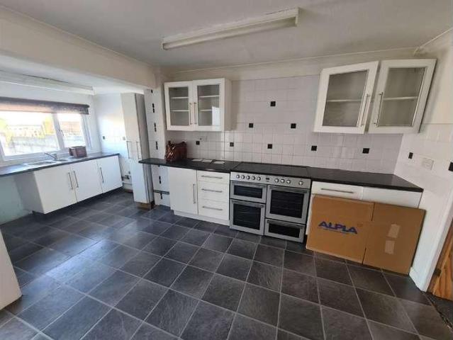 4 bed house to rent