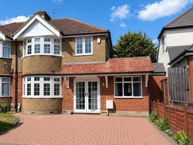 4 bed house to rent