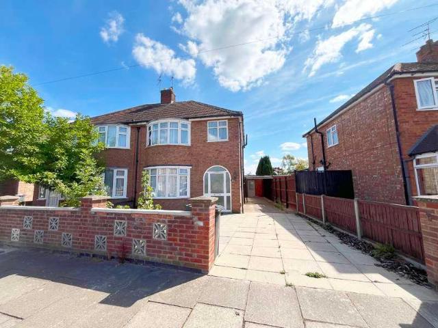 4 bed house to rent