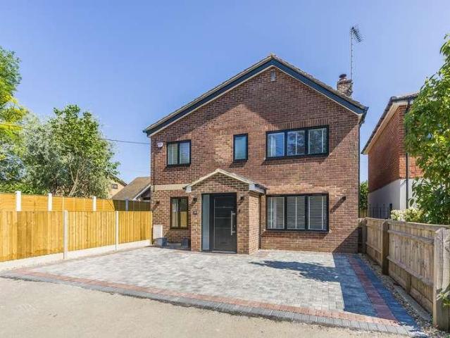 4 bed house to rent