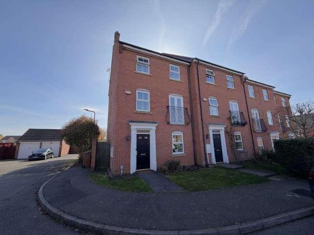 4 bed house to rent