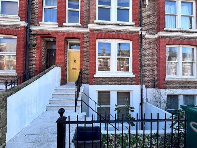 4 bed house to rent