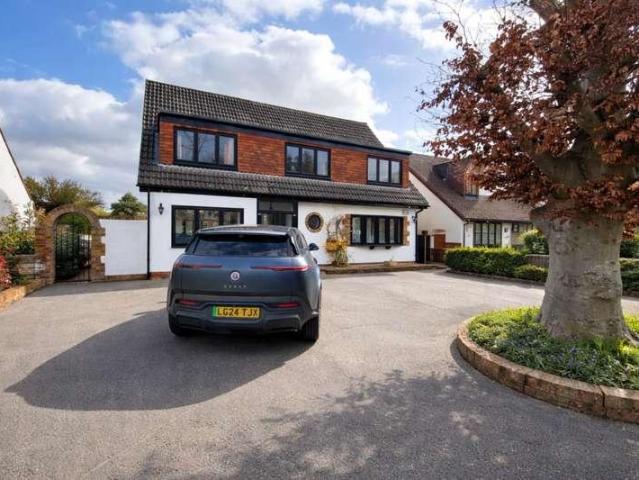 4 bed house to rent