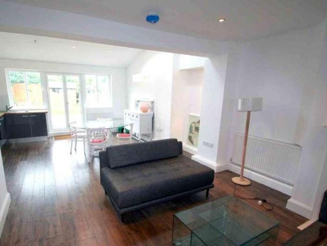4 bed house to rent