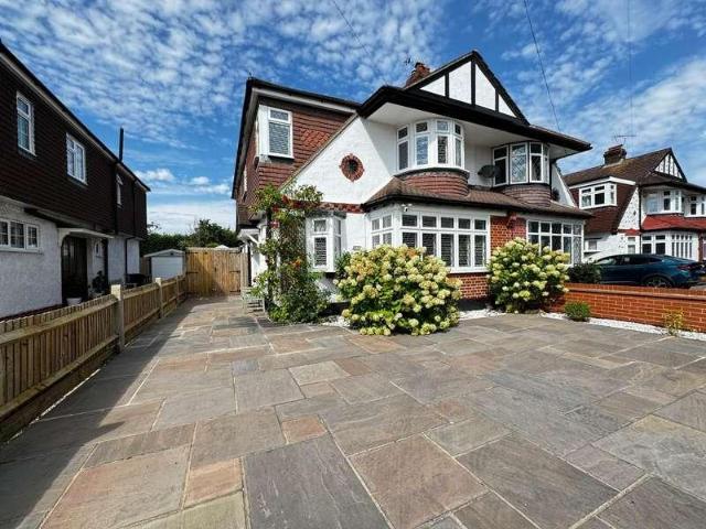 4 bed house to rent
