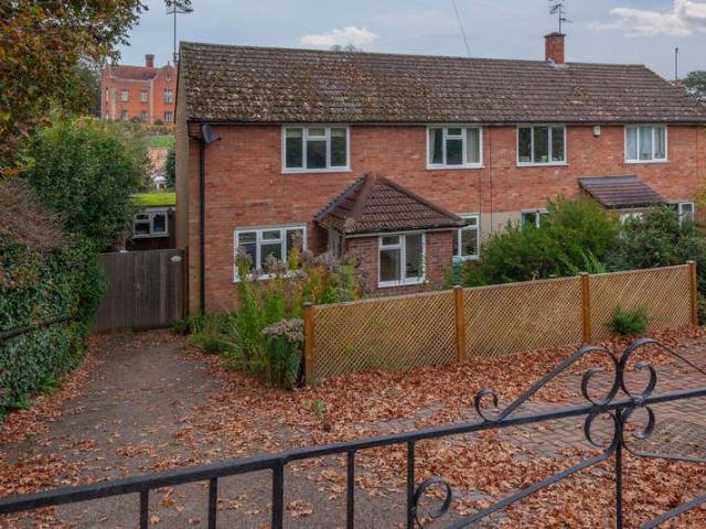 4 bed house to rent