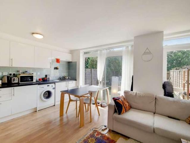 4 bed house to rent