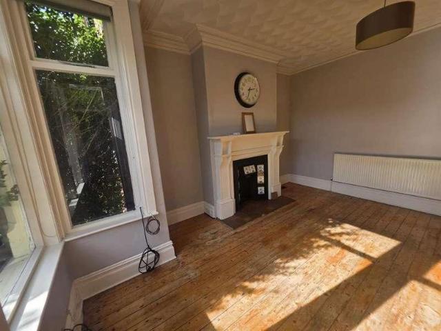 4 bed house to rent