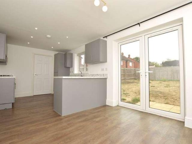 4 bed house to rent