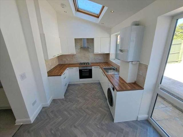 4 bed house to rent