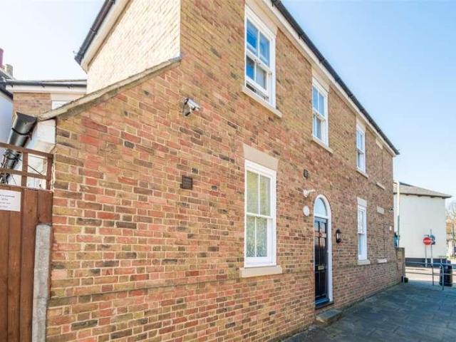 4 bed house to rent