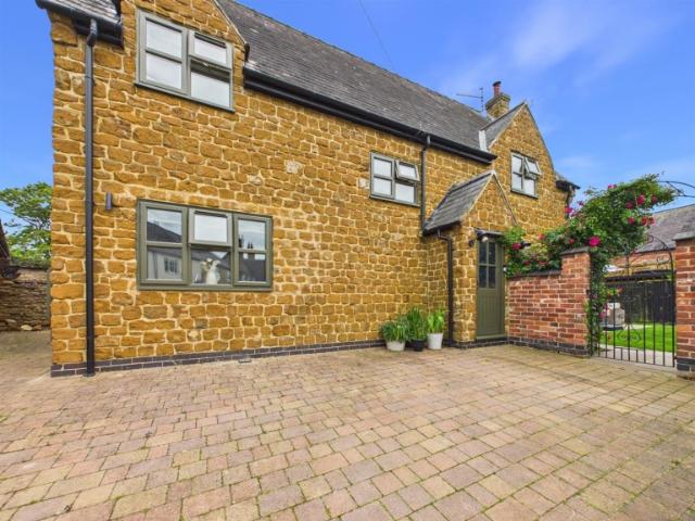 4 BED House To rent