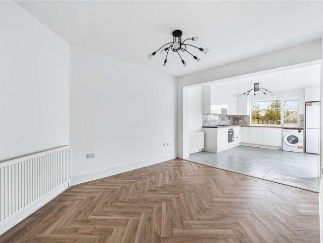 4 bed house to rent