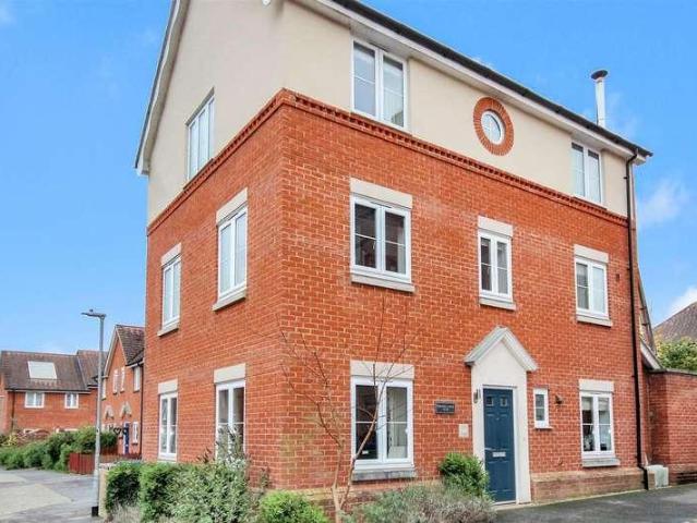 4 bed house to rent