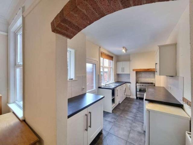 4 bed house to rent
