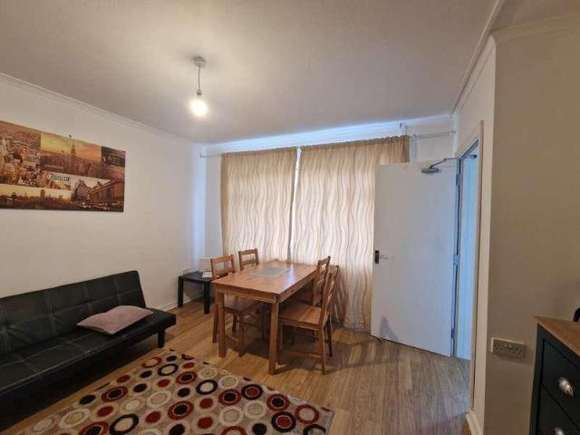 4 bed house to rent