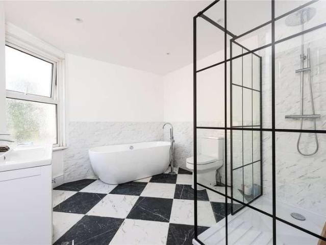4 bed house to rent