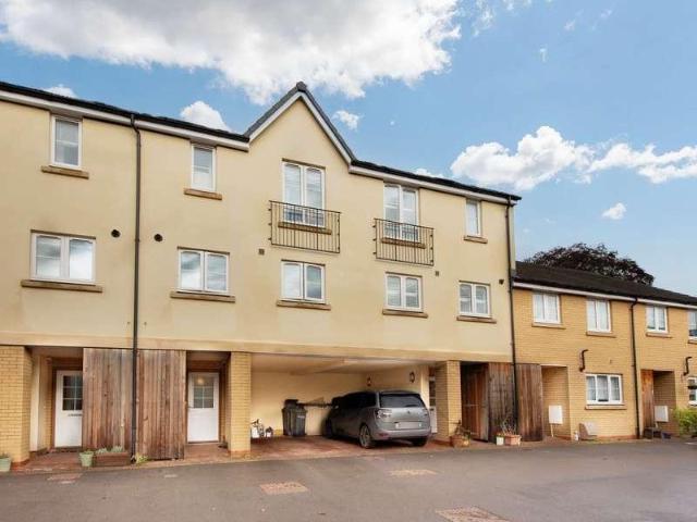 4 bed house to rent