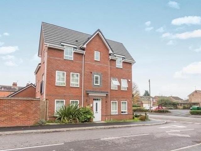 4 Bed House at Willis Place, Worcester WR2 4BD, United Kingdom