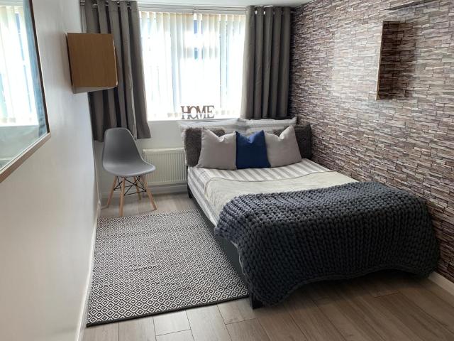 4 Bed House at Dudley Close, Worcester WR2 5RY, United Kingdom