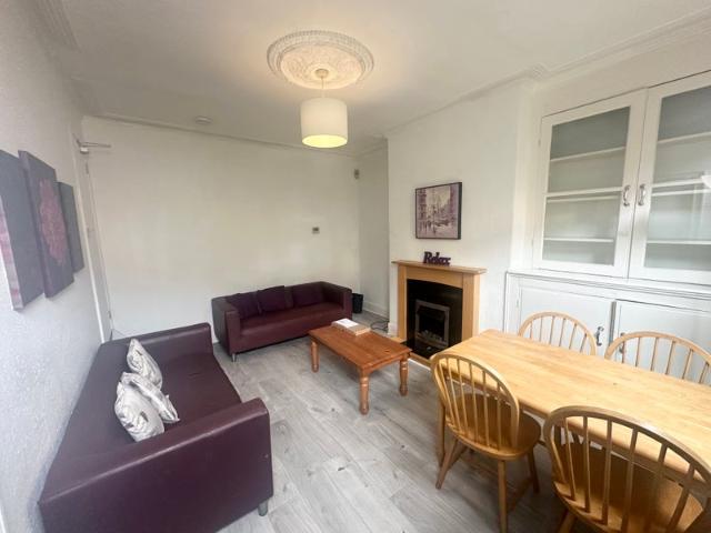 4 Bed House Available for 4 Friends in LS4 Burley!