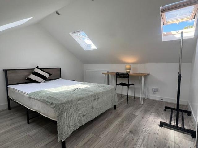 4 bed house available in E15
