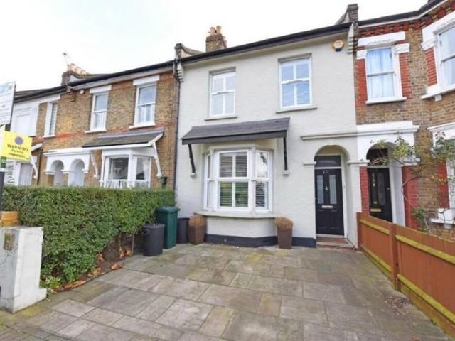4 Bed House Available in Earlsfield
