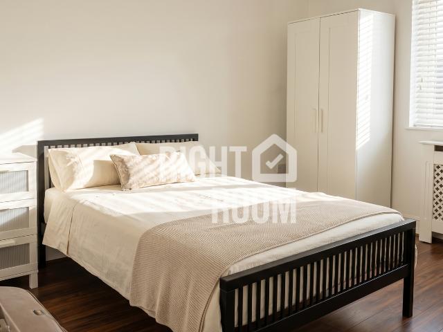4 Bed House, Avis Square, London E1, 4 bed terraced house to rent, £3,950 pcm | PrimeLocation