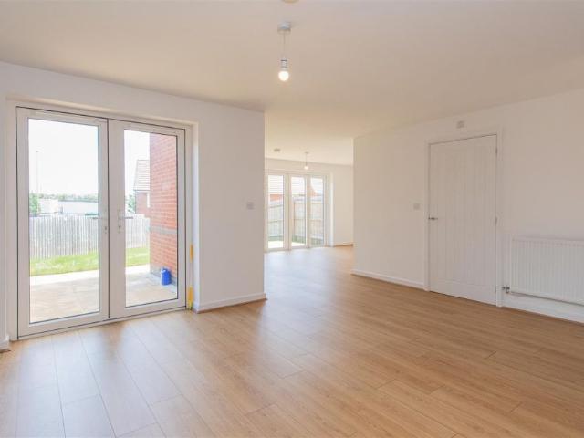 4 bed House Detached To Let