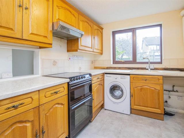 4 bed House Detached To Let
