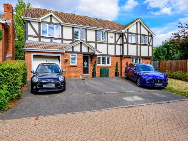 4 bed House Detached for Rent Stonebridge Field, Eton
