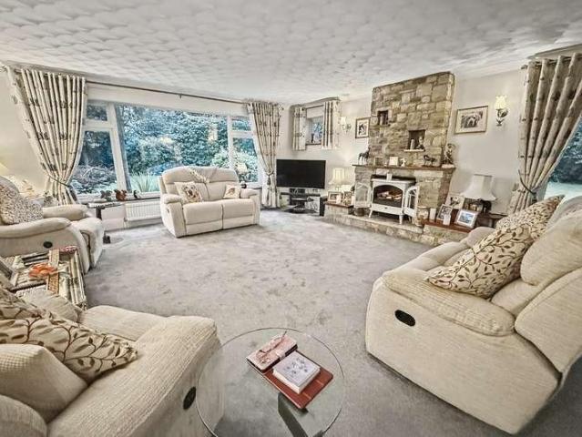 4 bed house for sale