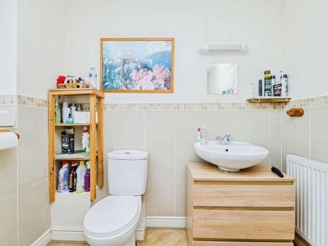 4 bed house for sale