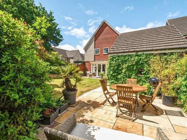 4 bed house for sale