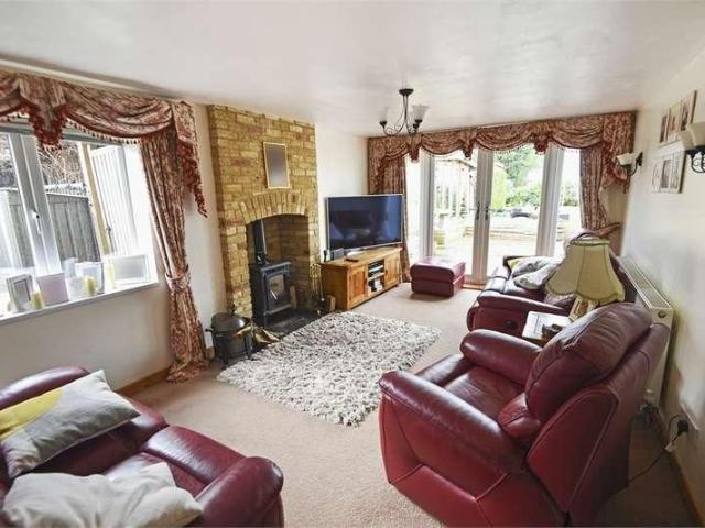 4 bed house for sale