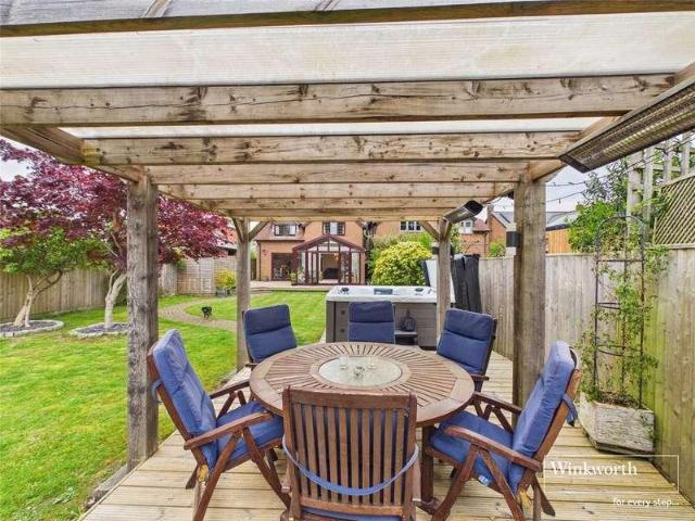 4 bed house for sale